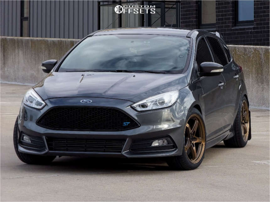 2017 Ford Focus with 18x8.5 38 Anovia An-5s and 235/40R18 Continental ...