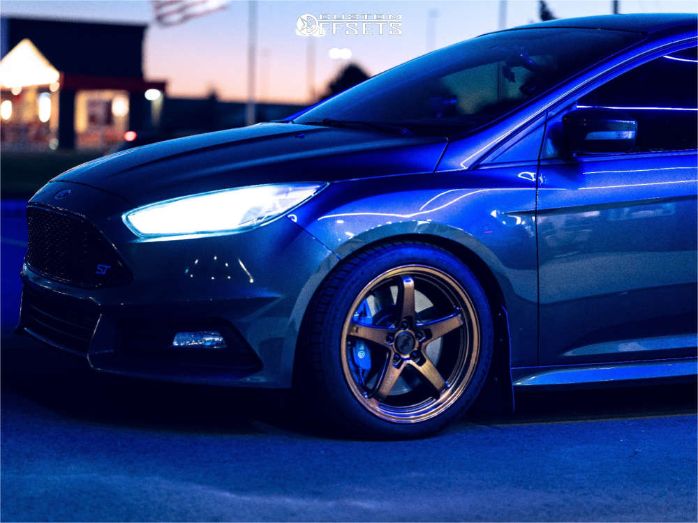 2017 Ford Focus with 18x8.5 38 Anovia An-5s and 235/40R18 Continental ...