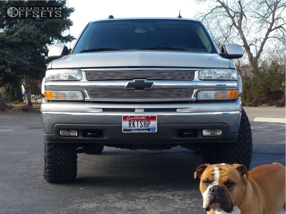 2004 Chevrolet Tahoe with 18x10 -24 Moto Metal Mo970 and 33/12.5R18 ...