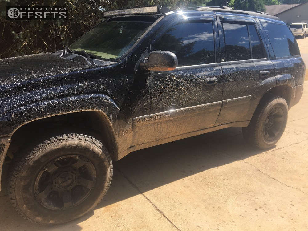 2004 Chevrolet Trailblazer with 17x9 -12 XD Rockstar Ii and 265/70R17 ...