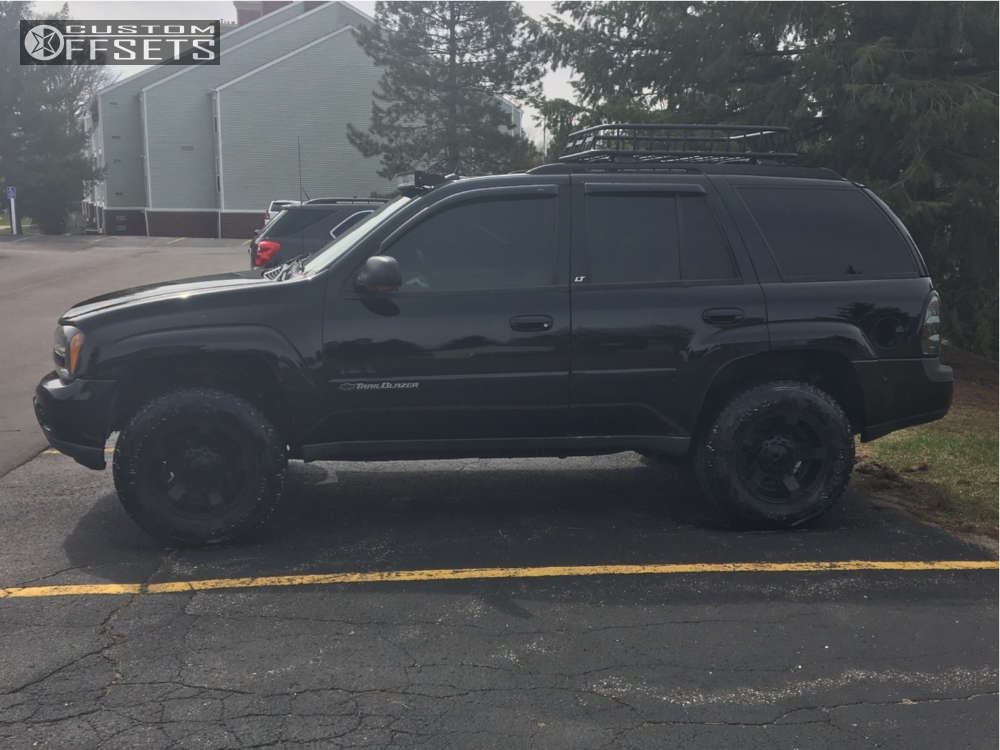 2004 Chevrolet Trailblazer with 17x9 -12 XD Rockstar Ii and 265/70R17 ...