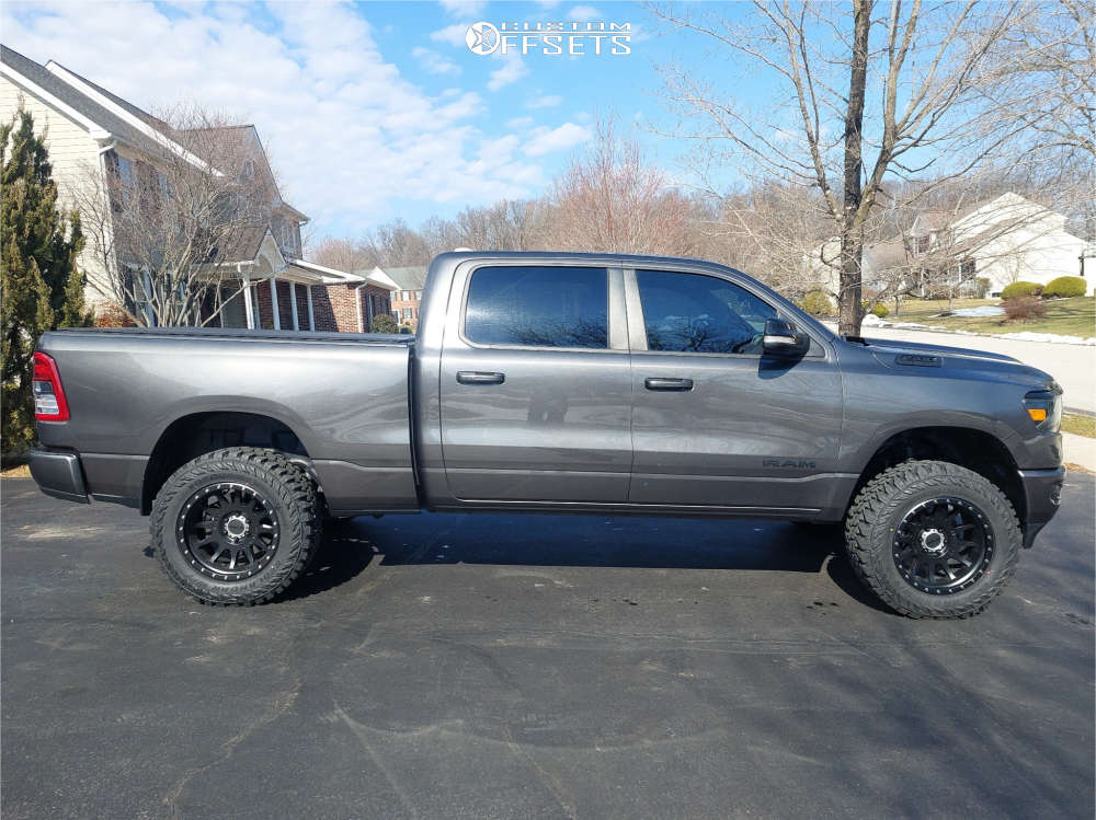 2022 Ram 1500 with 20x10 -24 Method 605 and 35/12.5R20 Yokohama ...