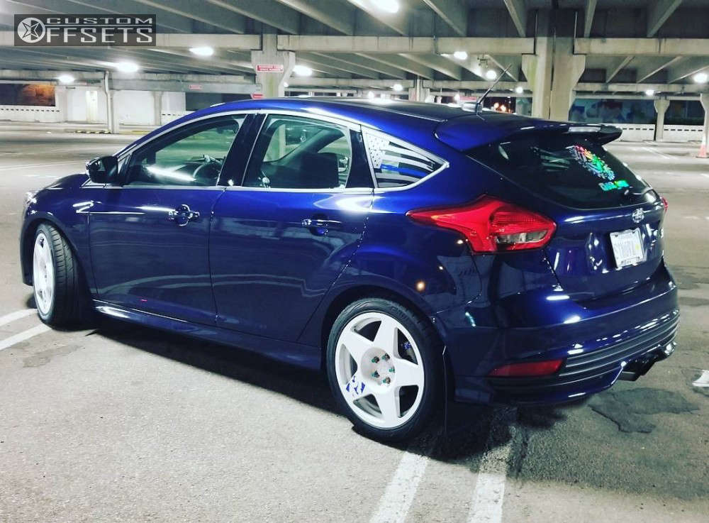 2017 Ford Focus with 18x8.5 40 Fifteen52 Tarmac and 245/40R18 Achilles ...