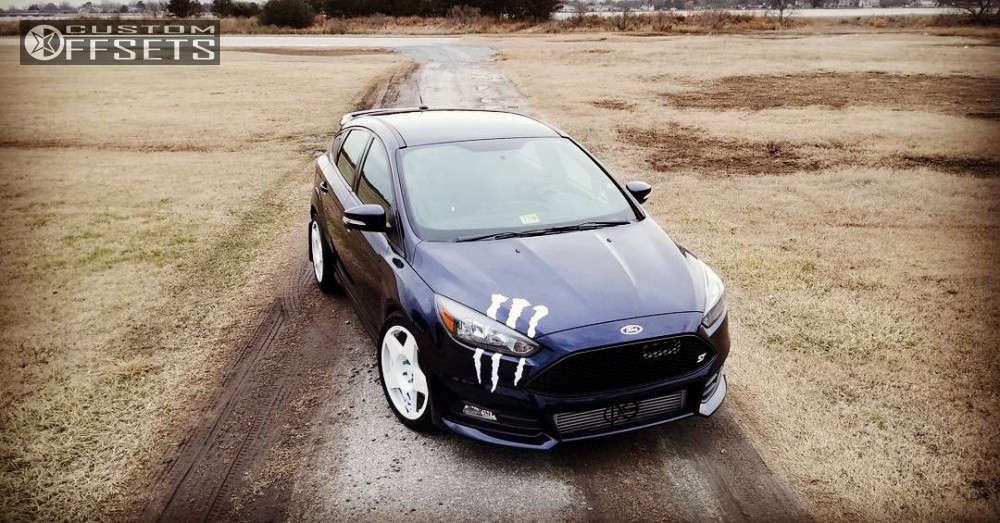 2017 Ford Focus with 18x8.5 40 Fifteen52 Tarmac and 245/40R18 Achilles ...