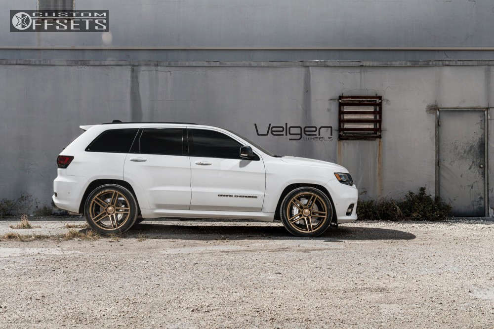 2017 Jeep Grand Cherokee with 22x10.5 37 Velgen Split5 and 305/35R22 ...