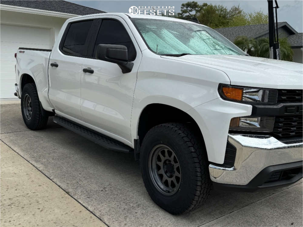 2022 Chevrolet Silverado 1500 with 17x8.5 0 Method Mr316 and 235/80R17 ...
