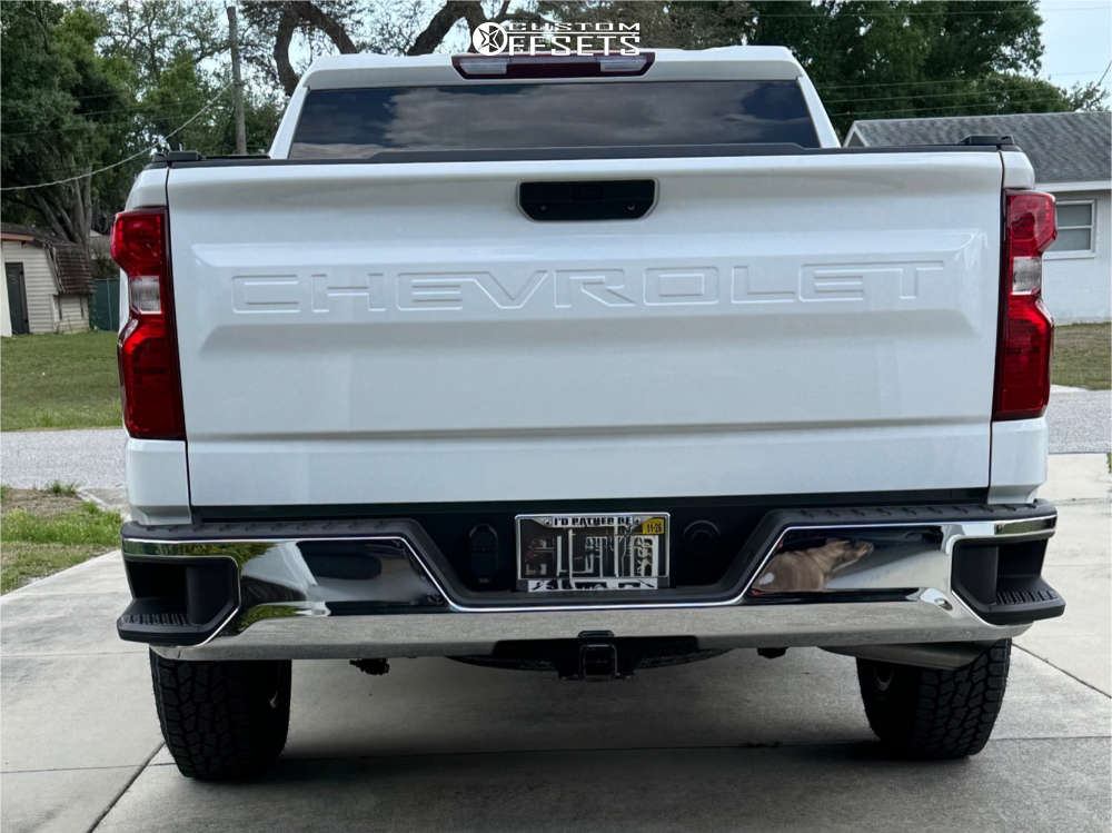 2022 Chevrolet Silverado 1500 with 17x8.5 0 Method Mr316 and 235/80R17 ...