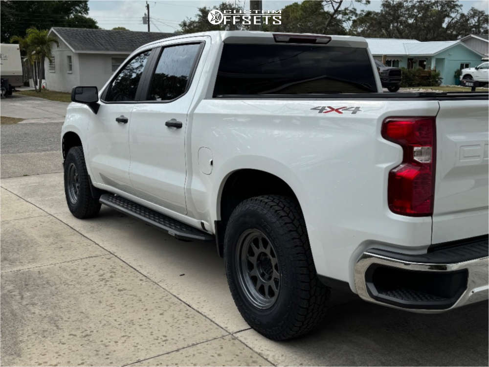 2022 Chevrolet Silverado 1500 with 17x8.5 0 Method Mr316 and 235/80R17 ...