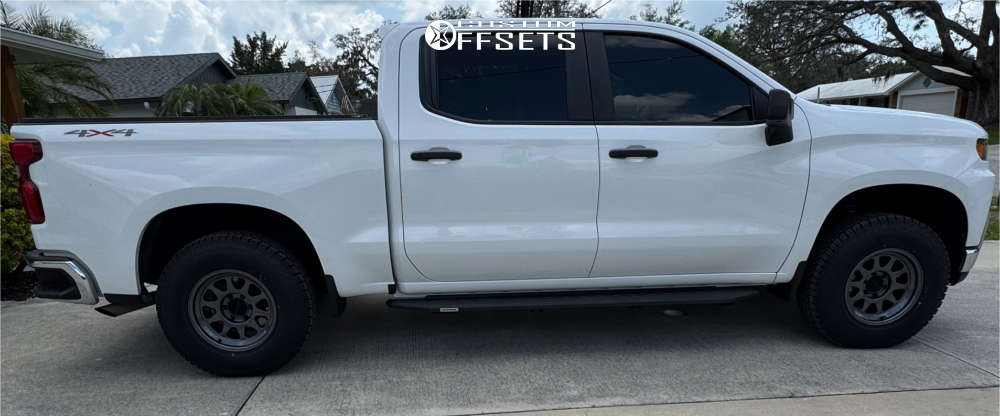 2022 Chevrolet Silverado 1500 with 17x8.5 0 Method Mr316 and 235/80R17 ...