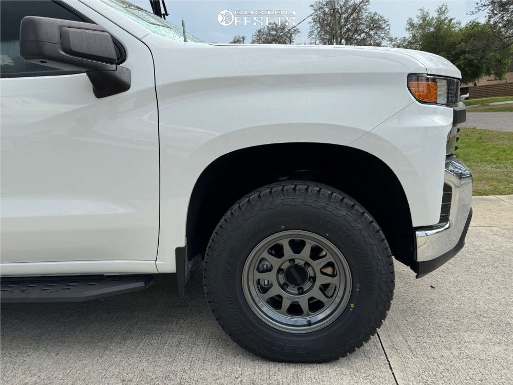 2022 Chevrolet Silverado 1500 with 17x8.5 0 Method Mr316 and 235/80R17 ...