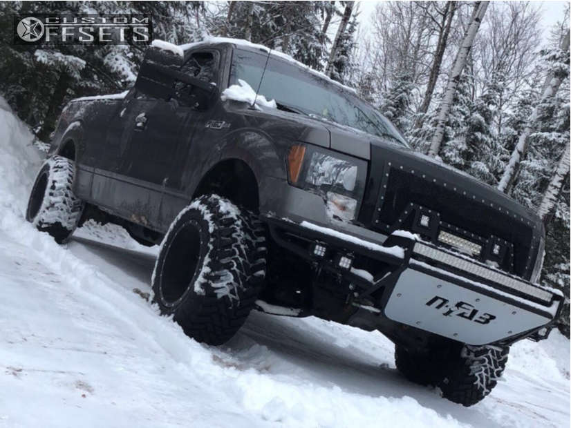 2014 Ford F-150 with 18x12 -44 Fuel Maverick D538 and 33/12.5R18 Atturo ...