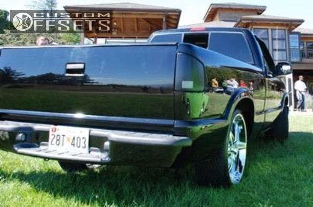 1998 Chevrolet S10 with 22x8.5 35 DIP D19 and 255/30R22 Nitto Extreme ...