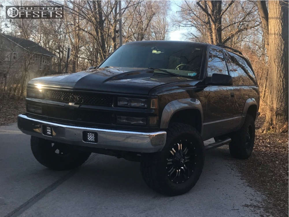 1997 Chevrolet Tahoe with 18x9 0 TIS 535MB and 275/70R18 Toyo Tires ...