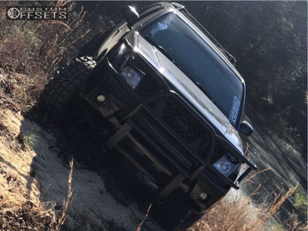 2005 Nissan Pathfinder with 20x9 18 Moto Metal Mo984 and 33/12.5R20 ...