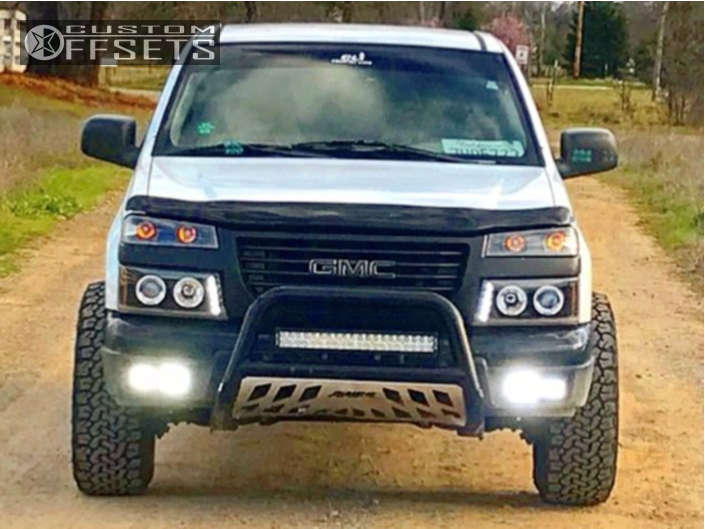 2005 GMC Canyon with 15x8 -19 Pro Comp Series 69 and 31/10.5R15 ...