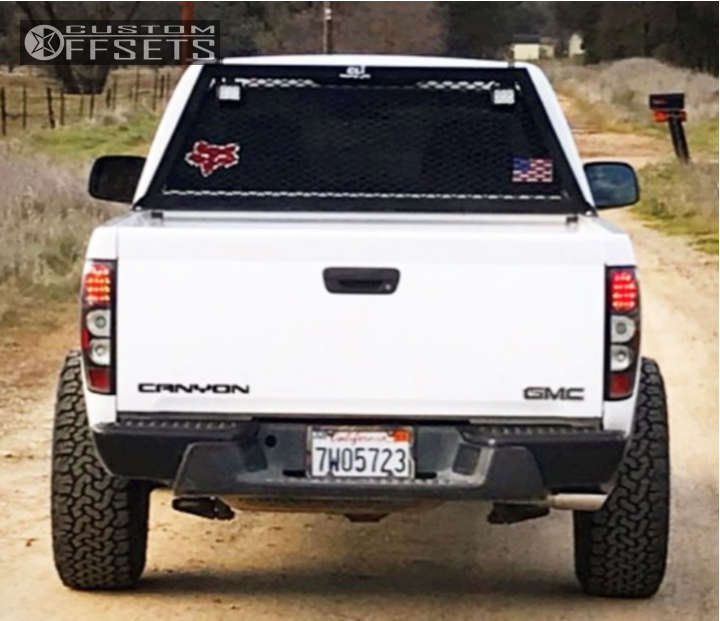 2005 GMC Canyon with 15x8 -19 Pro Comp Series 69 and 31/10.5R15 ...