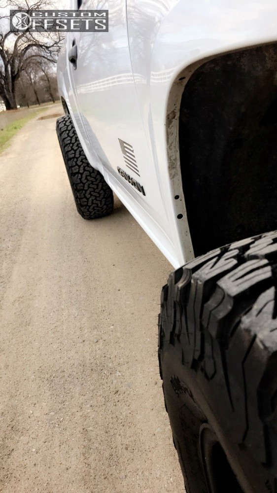 2005 GMC Canyon with 15x8 -19 Pro Comp Series 69 and 31/10.5R15 ...