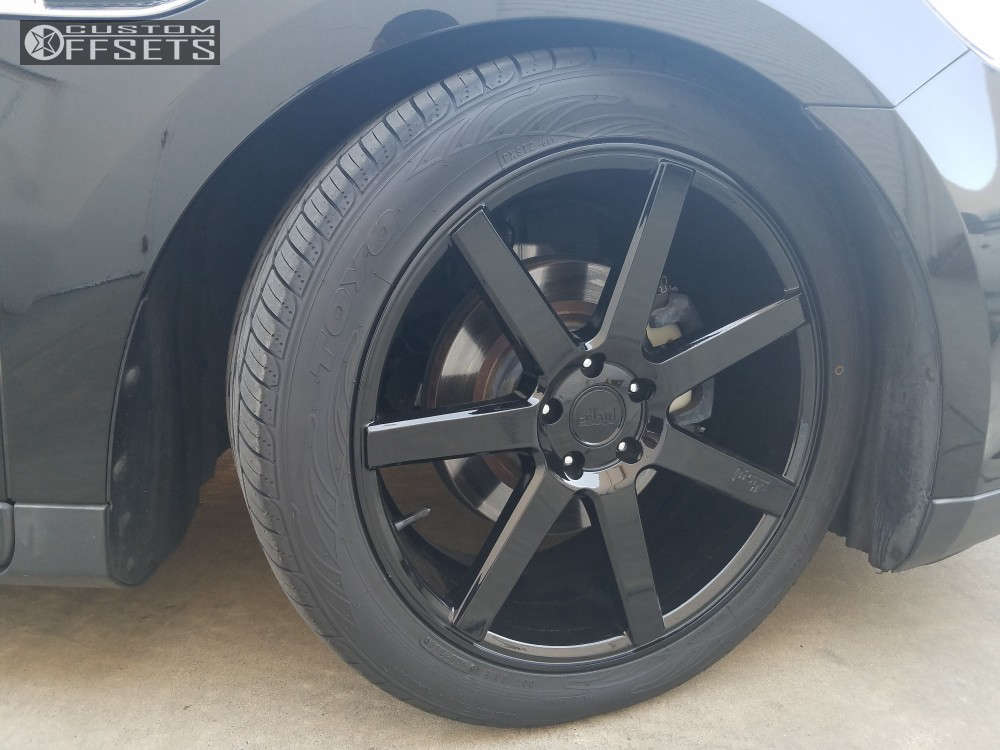 2011 Ford Taurus with 20x9 35 Niche Verona and 275/40R20 Toyo Tires ...