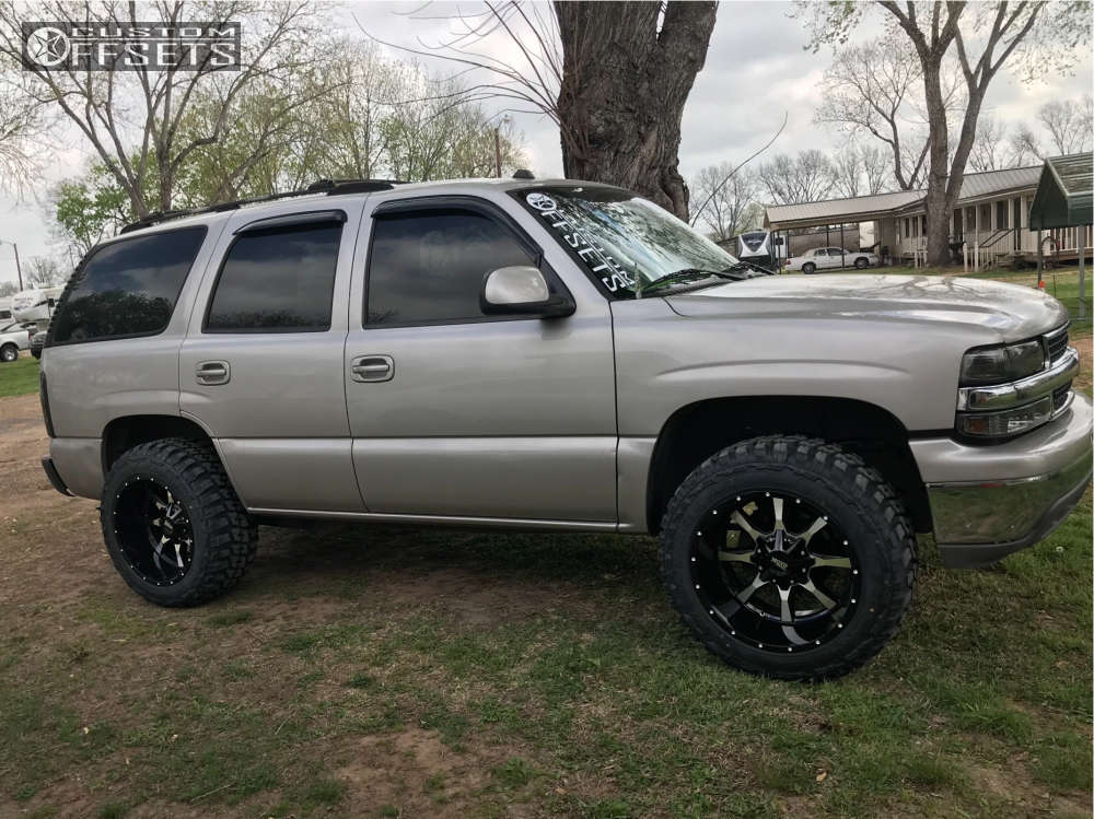 2004 Chevrolet Tahoe with 20x12 -44 Moto Metal MO970 and 33/12.5R20 ...