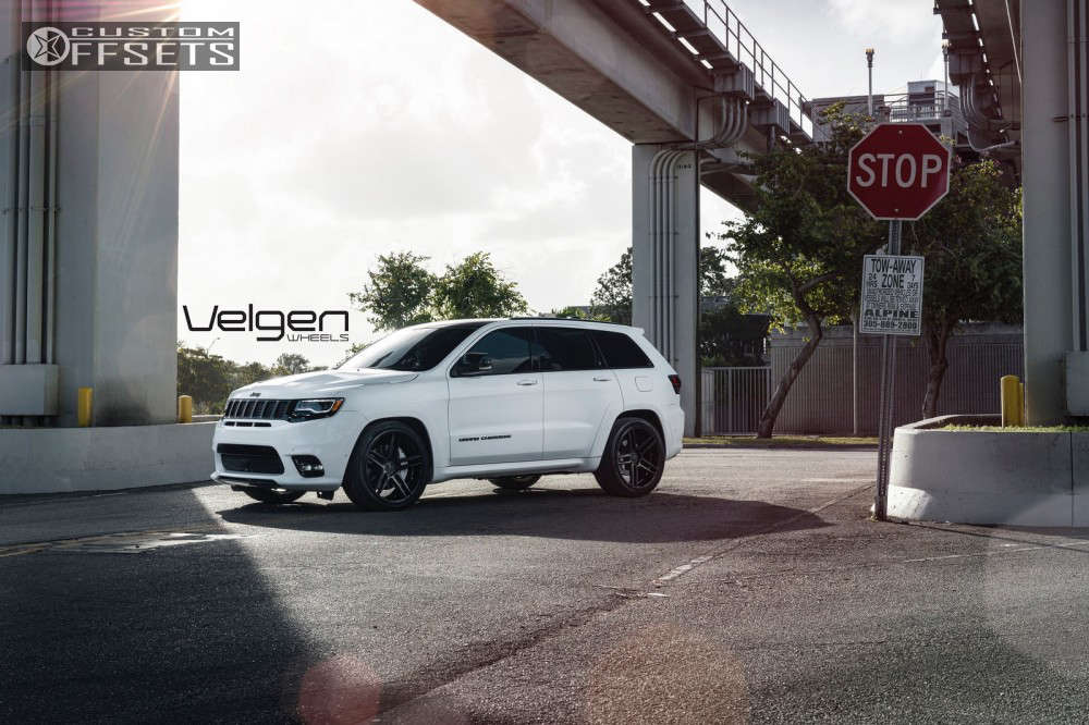 2017 Jeep Grand Cherokee with 22x10.5 37 Velgen Split5 and 305/35R22 ...