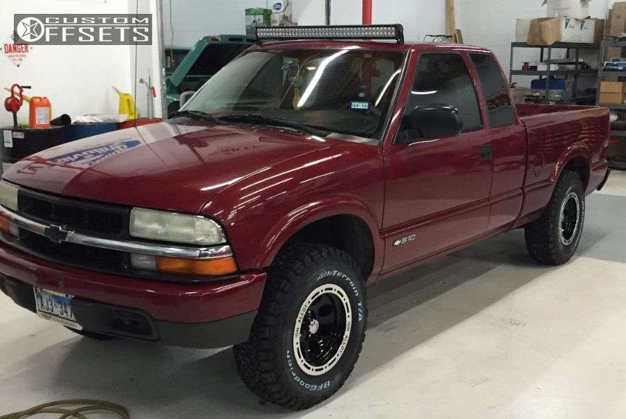 2003 Chevrolet S10 with 15x8 -27 Alloy Ion Style 174 and 30/9.5R15 ...
