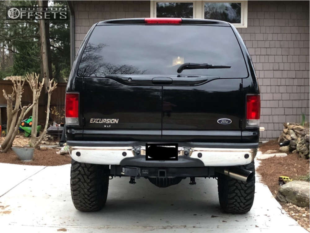 2005 Ford Excursion with 18x9 -12 Method Nv and 37/13.5R18 Toyo Tires ...