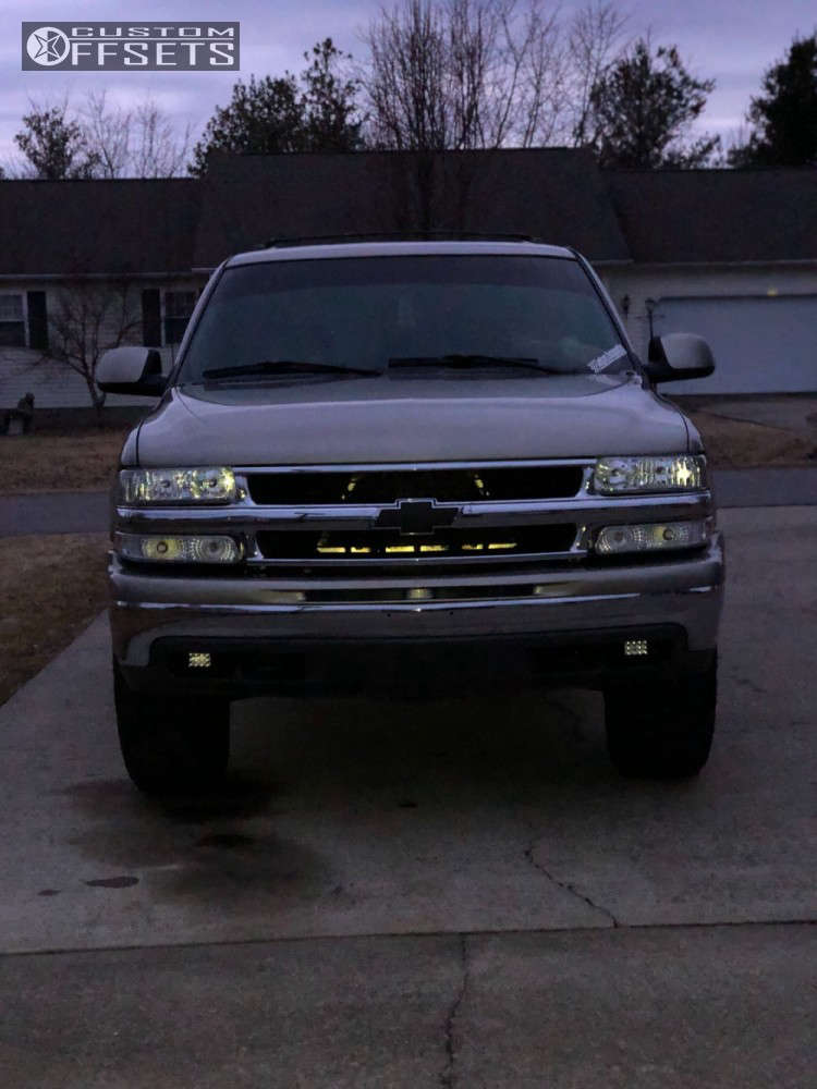 2000 Chevrolet Tahoe with 20x9 0 Fuel Hostage and 33/12.5R20 Nitto ...