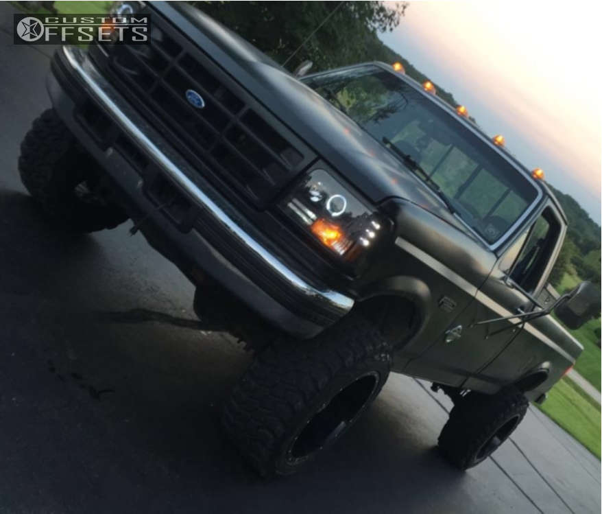 1995 Ford F-350 with 20x12 -44 Moto Metal Mo970 and 33/12.5R20 ...