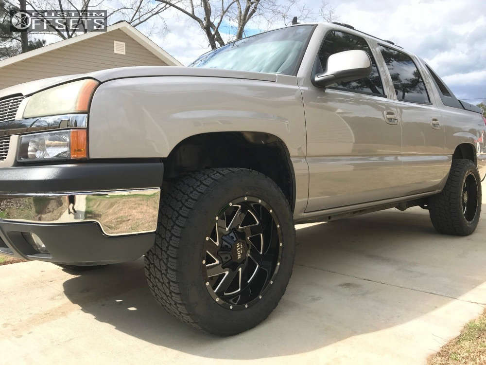 2006 Chevrolet Avalanche with 20x10 -18 Moto Metal Mo988 and 285/55R20 ...