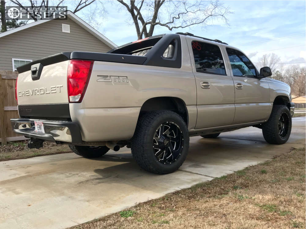 2006 Chevrolet Avalanche with 20x10 -18 Moto Metal Mo988 and 285/55R20 ...