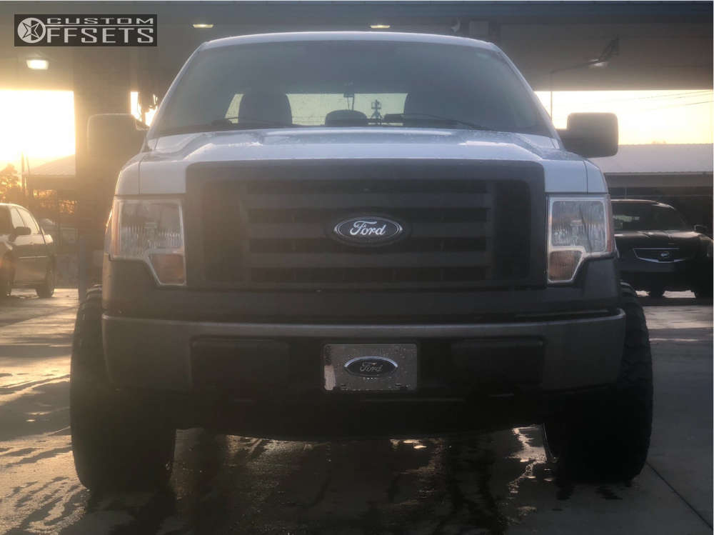 2012 Ford F-150 with 24x12 -44 Scorpion Sc10 and 33/12.5R24 Comforser Cf3000 and Leveling Kit ...