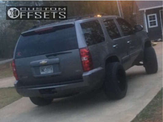 2007 Chevrolet Tahoe with 20x12 -44 Moto Metal Mo969 and 305/50R20 ...