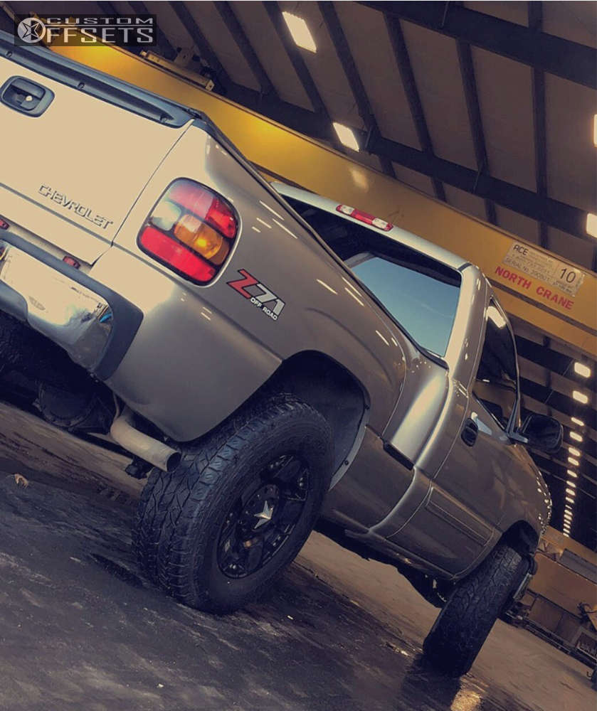 2005 Chevrolet Silverado 1500 with 18x9 0 XD Xd775 and 265/70R18 ...