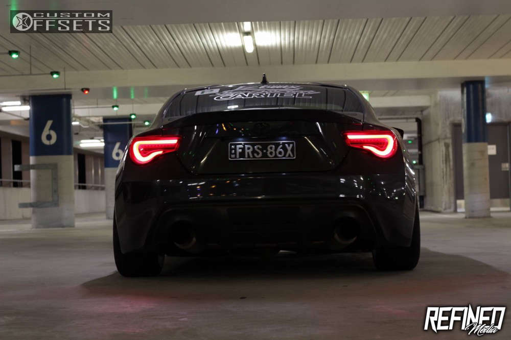 2015 Toyota 86 with 18x9.5 38 Rota Vector Pro and 235/40R18 Landsail ...