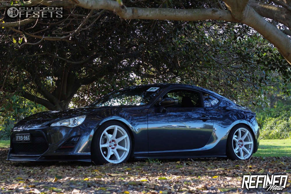 2015 Toyota 86 with 18x9.5 38 Rota Vector Pro and 235/40R18 Landsail ...