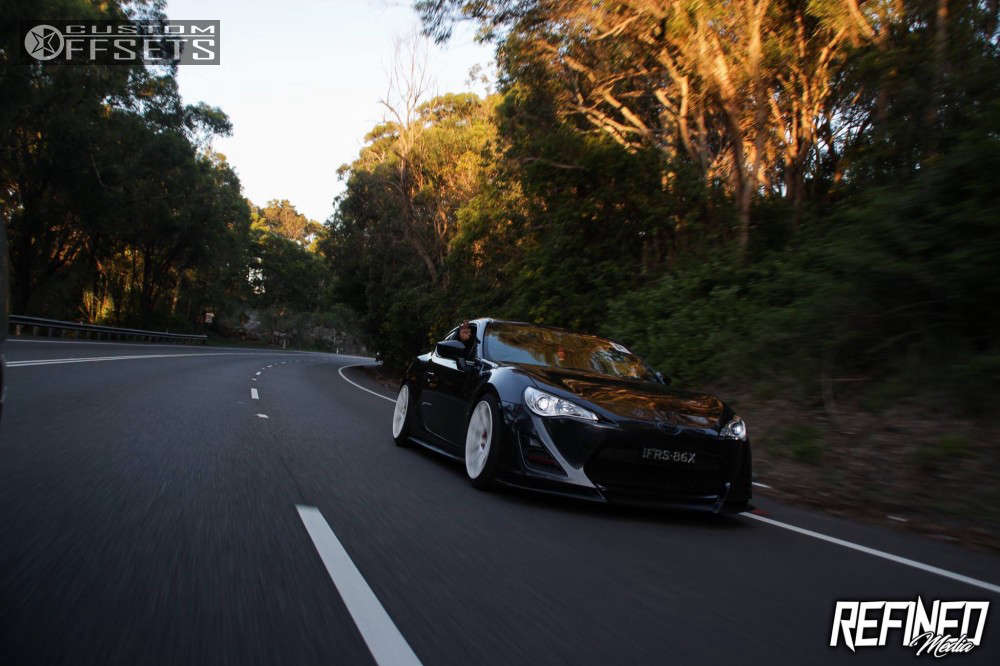 2015 Toyota 86 with 18x9.5 38 Rota Vector Pro and 235/40R18 Landsail ...
