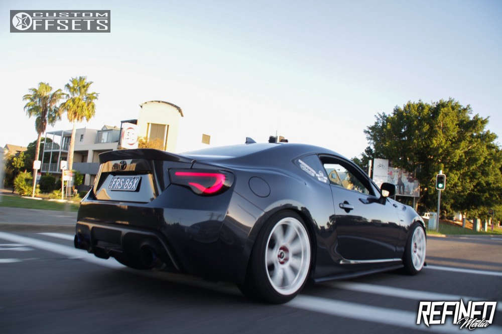 2015 Toyota 86 with 18x9.5 38 Rota Vector Pro and 235/40R18 Landsail ...