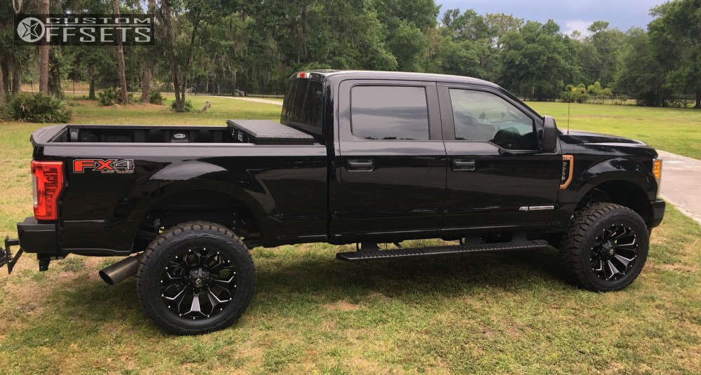 2017 Ford F-250 Super Duty with 22x10 -18 Fuel Assault and 37/12.5R22 ...