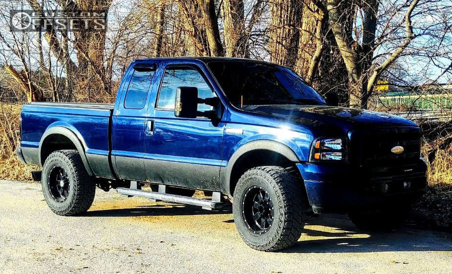 2005 Ford F-250 Super Duty with 18x10 -24 Moto Metal 962 and 305/60R18 ...