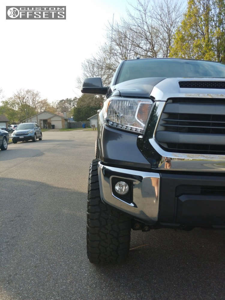 2015 Toyota Tundra with 20x9 0 Grid Gd05 and 35/12.5R20 Falken WildPeak ...