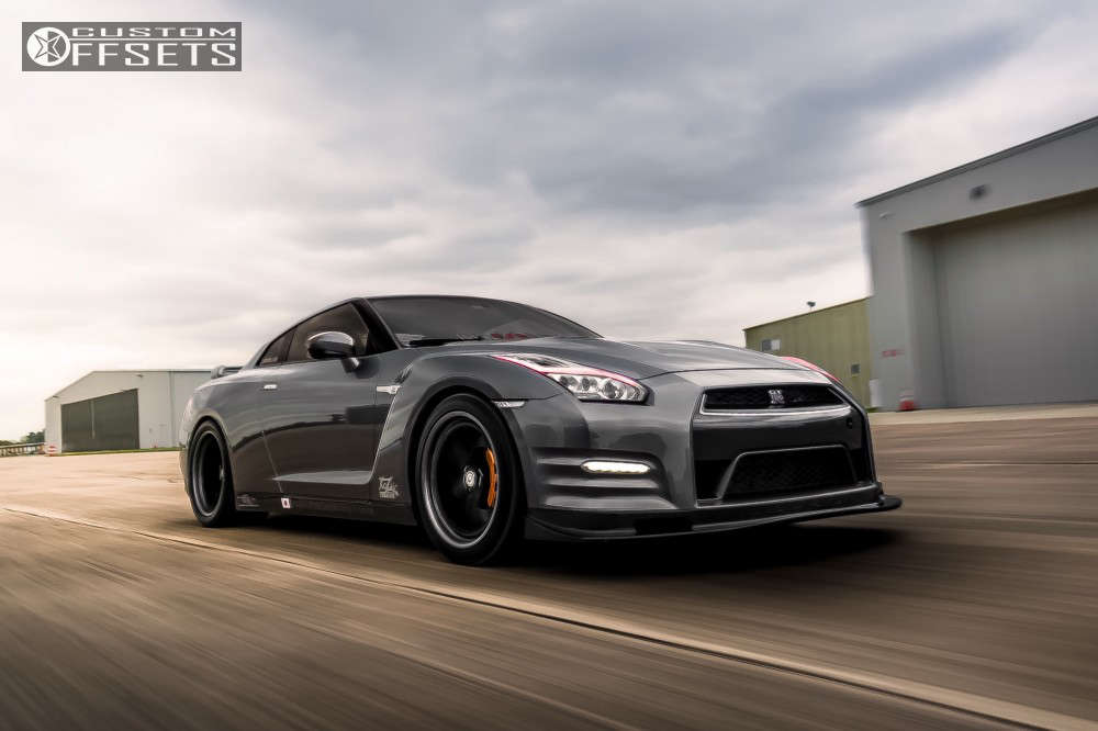 2015 Nissan GT-R with 20x10.5 25 HRE S104 and 285/35R20 Michelin Pilot ...