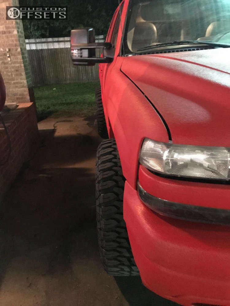 2002 Chevrolet Tahoe with 22x12 -44 V-Rock Anvil and 35/12.5R22 Haida ...