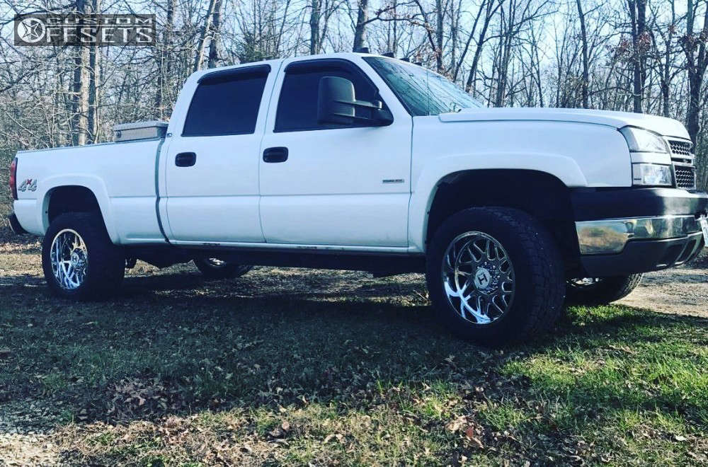 2005 Chevrolet Silverado 2500 HD with 20x10 -24 Hostile Sprocket and 33 ...