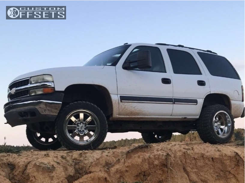 2004 Chevrolet Tahoe with 20x12 -44 Moto Metal 962 and 33/12.5R20 ...