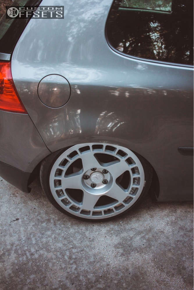 2007 Volkswagen Rabbit with 18x9 30 Fifteen52 Turbomac and 215/35R18 ...