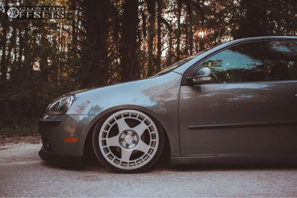 2007 Volkswagen Rabbit with 18x9 30 Fifteen52 Turbomac and 215/35R18 ...