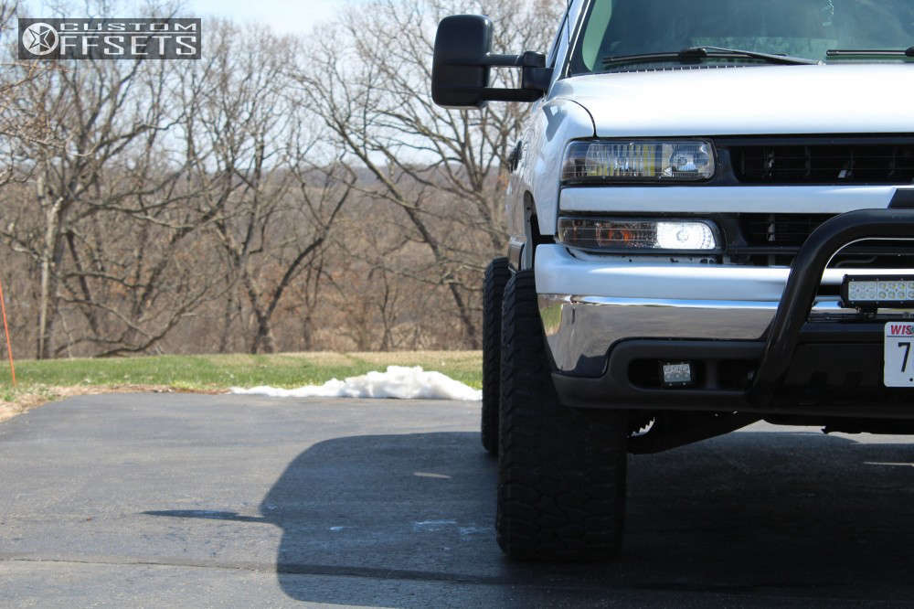 2005 Chevrolet Tahoe with 20x12 -44 Ballistic Rage and 305/55R20 AMP ...