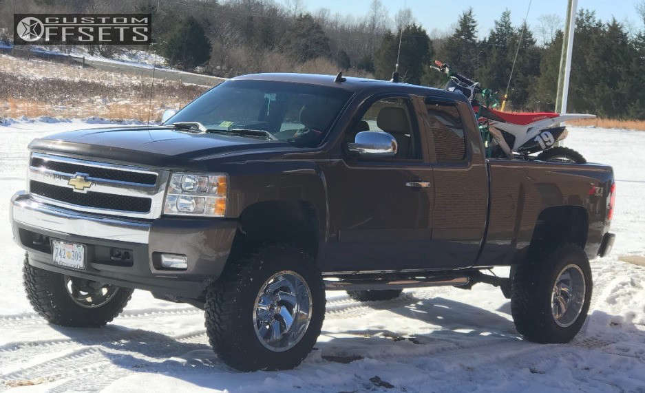 2007 Chevrolet Silverado 1500 with 22x12 -44 Fuel Cleaver D573 and 37/ ...