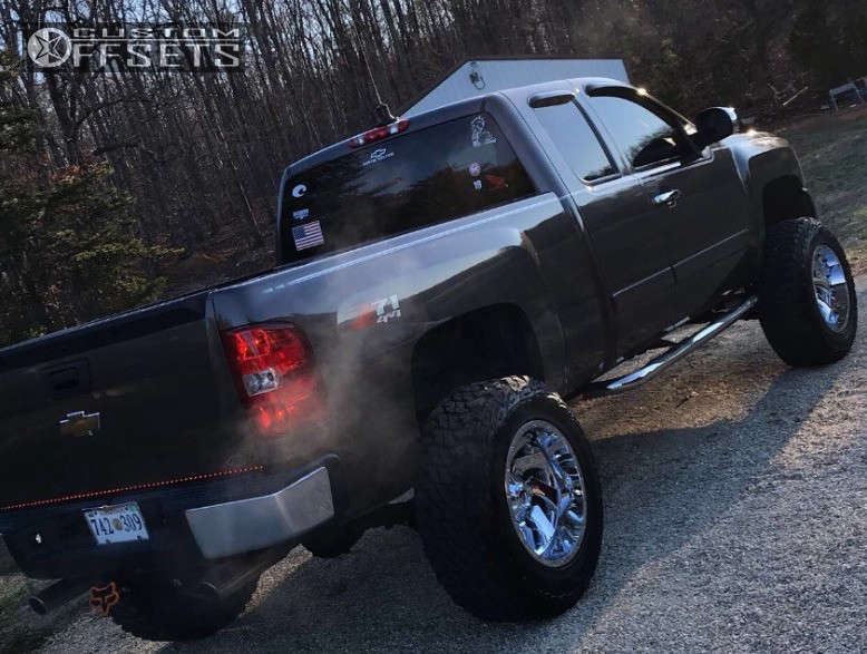 2007 Chevrolet Silverado 1500 with 22x12 -44 Fuel Cleaver D573 and 37/ ...
