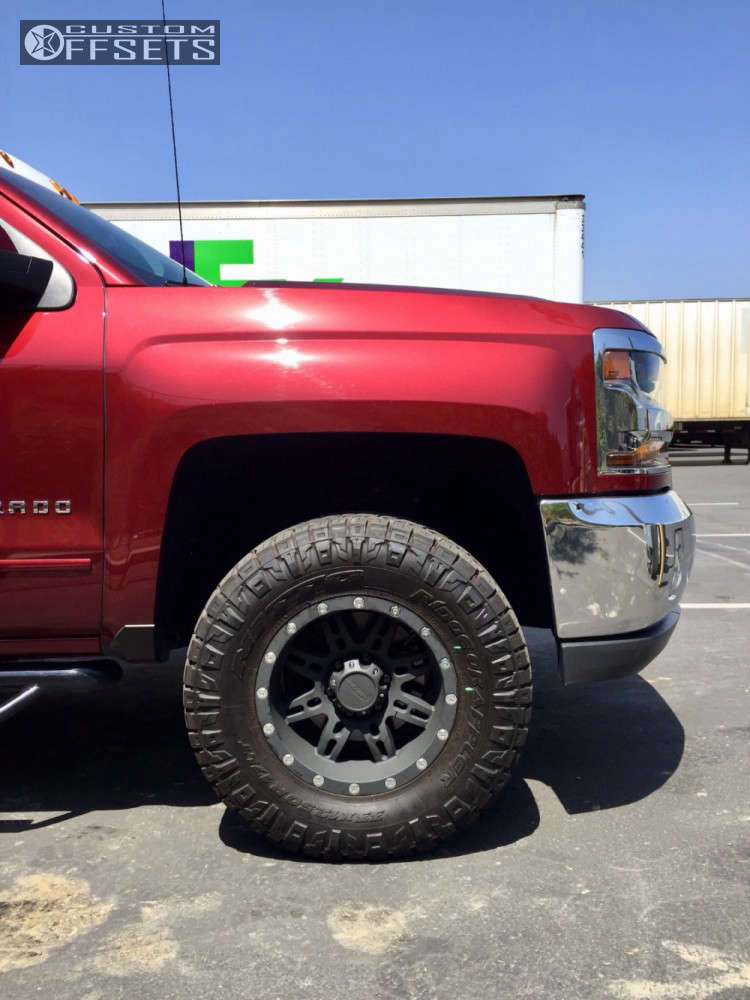 2017 Chevrolet Silverado 1500 with 17x9 -6 Pro Comp Series 31 and 33/12 ...